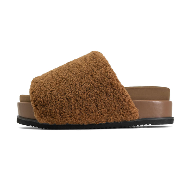 ROAM FUZZY PLATFORM COGNAC FAUX SHEARLING – R0AM
